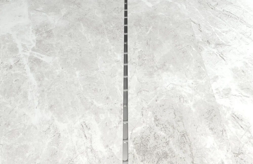 Neptune Flow - תעלת ניקוז נסתרת מלבנית ומעוצבת לגינה מאלומיניום ...