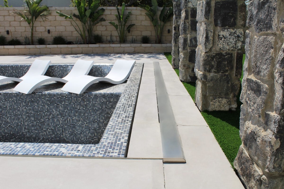 מערכת ROL - G לחיפוי תא גלילה "ברזנט" לבריכת גלישה | Neptune פתרונות מסגרות